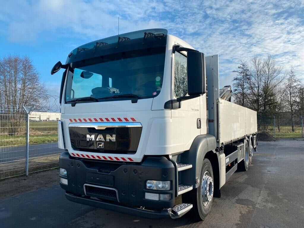 MAN TGS 26.440 6x2 HIAB 166 Ladekran Pritsche kamion s ravnom platformom