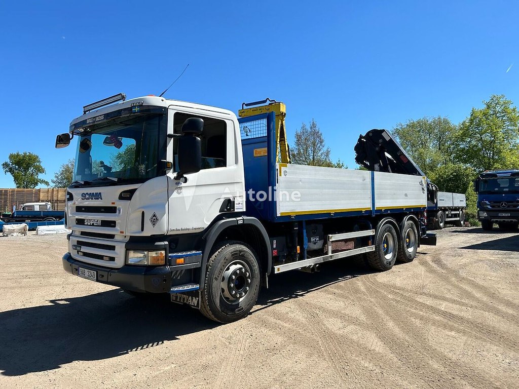 Scania P400 kamion s ravnom platformom