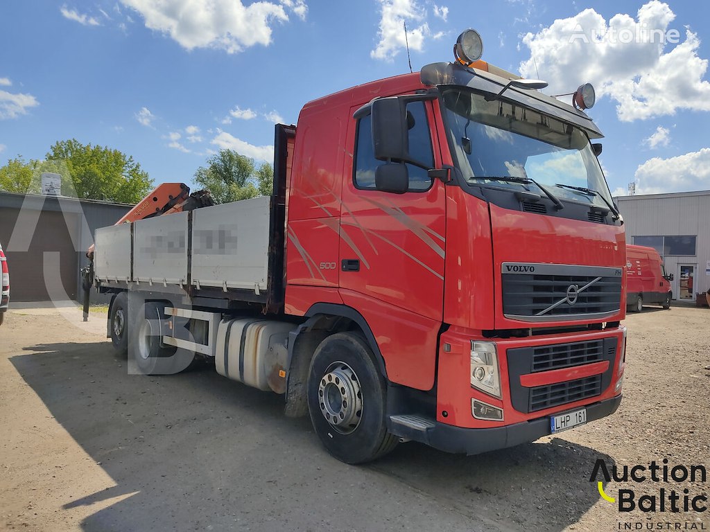 Prodaje se Volvo FH500 kamion s ravnom platformom na aukciji