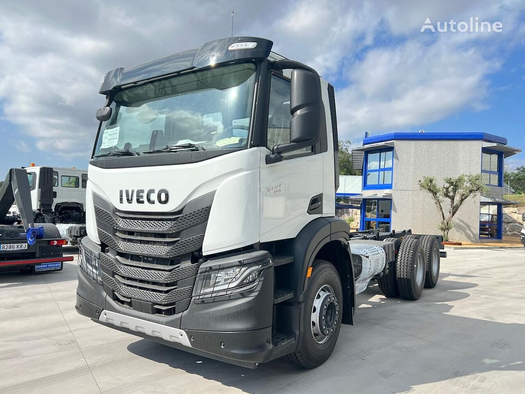 IVECO AD300X42 Z HR X-WAY kamion šasija