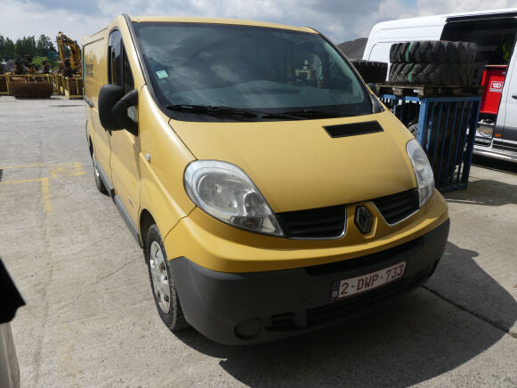 Prodaje se Renault TRAFFIC minibus furgon na aukciji