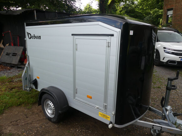 Prodaje se Debon Cargo 1300 prikolicu za prevoz konja na aukciji