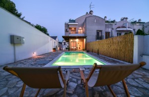 Izdajemo nameštenu kuću na Dedinju, 300m2