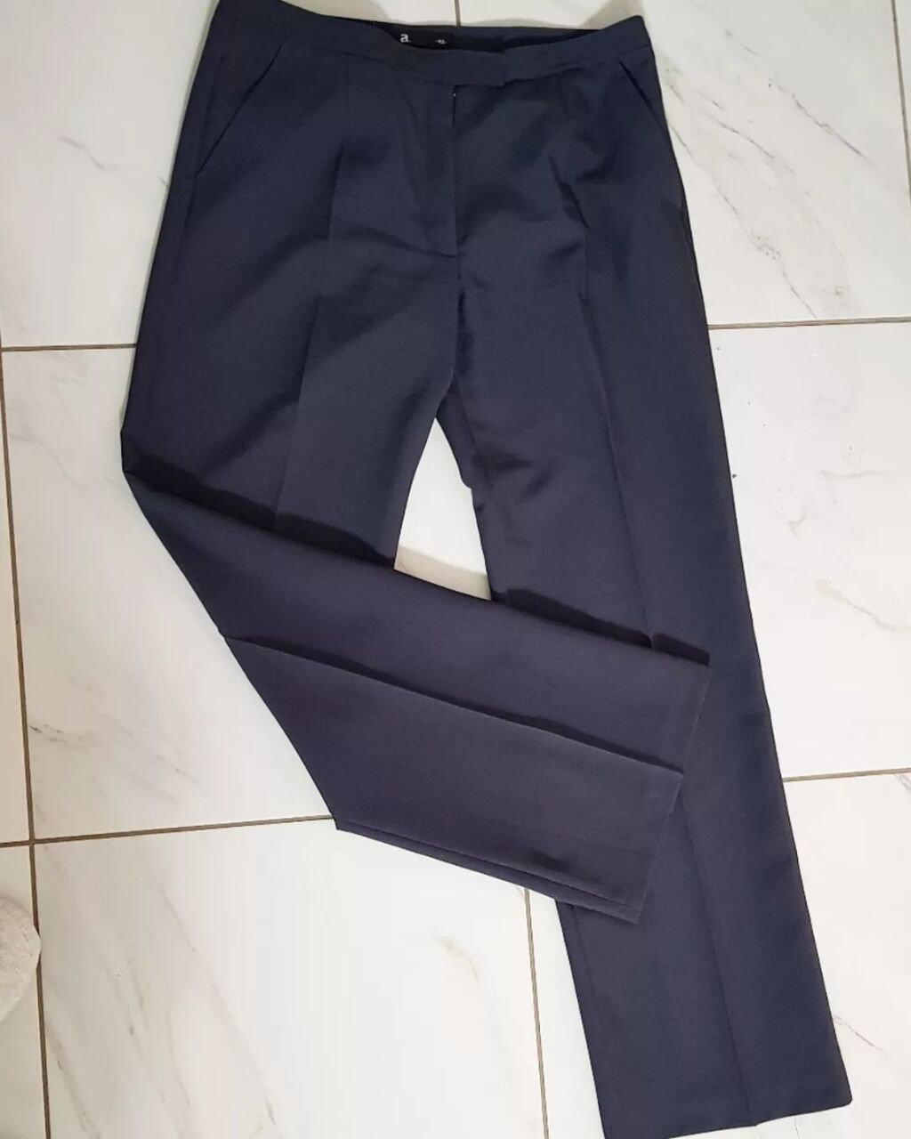 Pantalone vel. 42 poluobim struka je 43cm dibina napred 25cm nazad