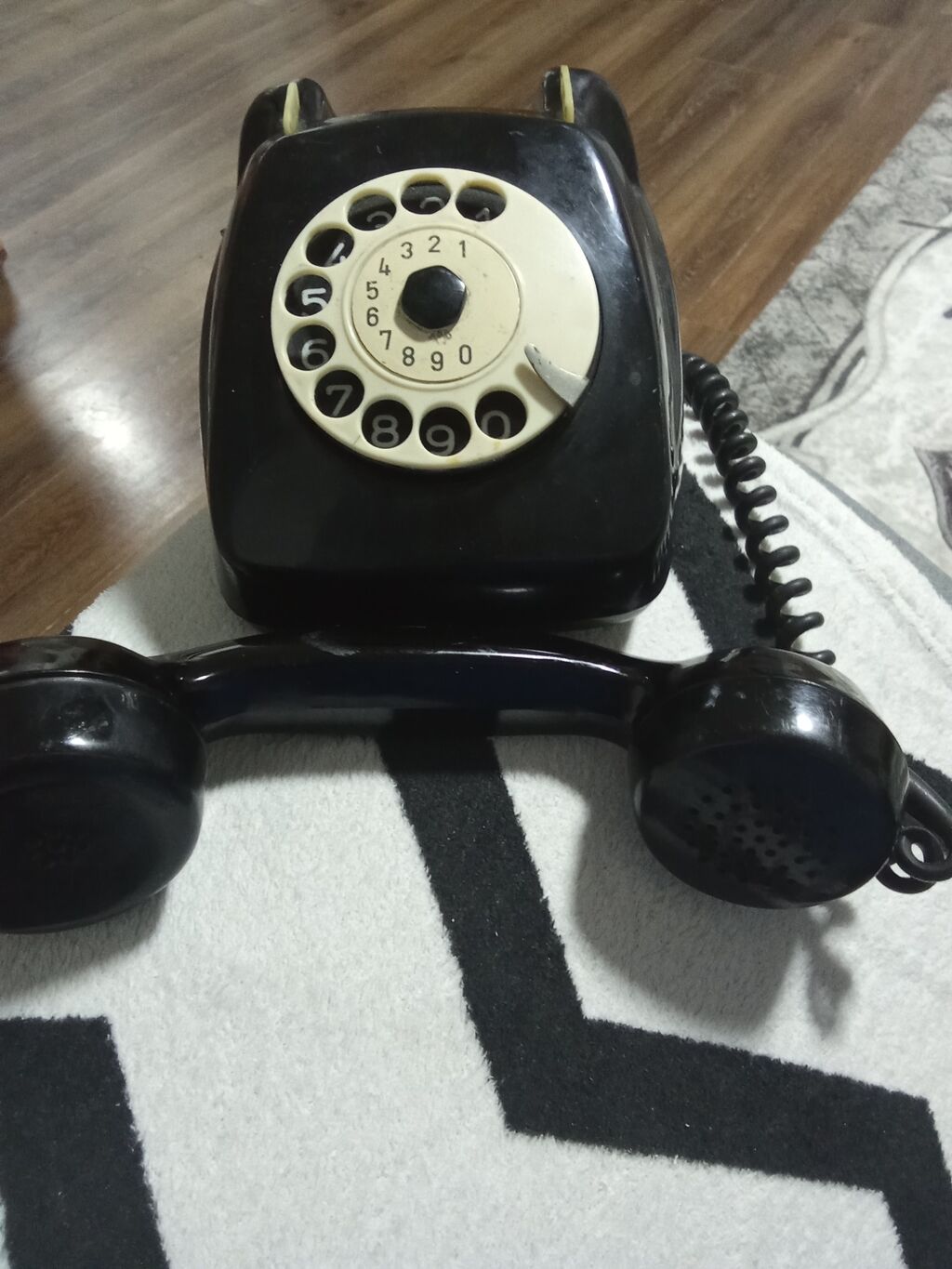 Na prodaju stari model kucni telefon
