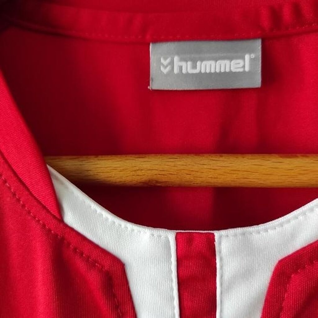 HUMMEL brend Zvezdin dres za dečake broj 164-176. Kao nov,moj unuk