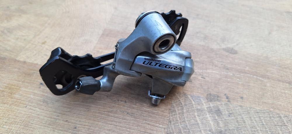 Zadnji menjač Shimano Ultegra RD-6700 10 s