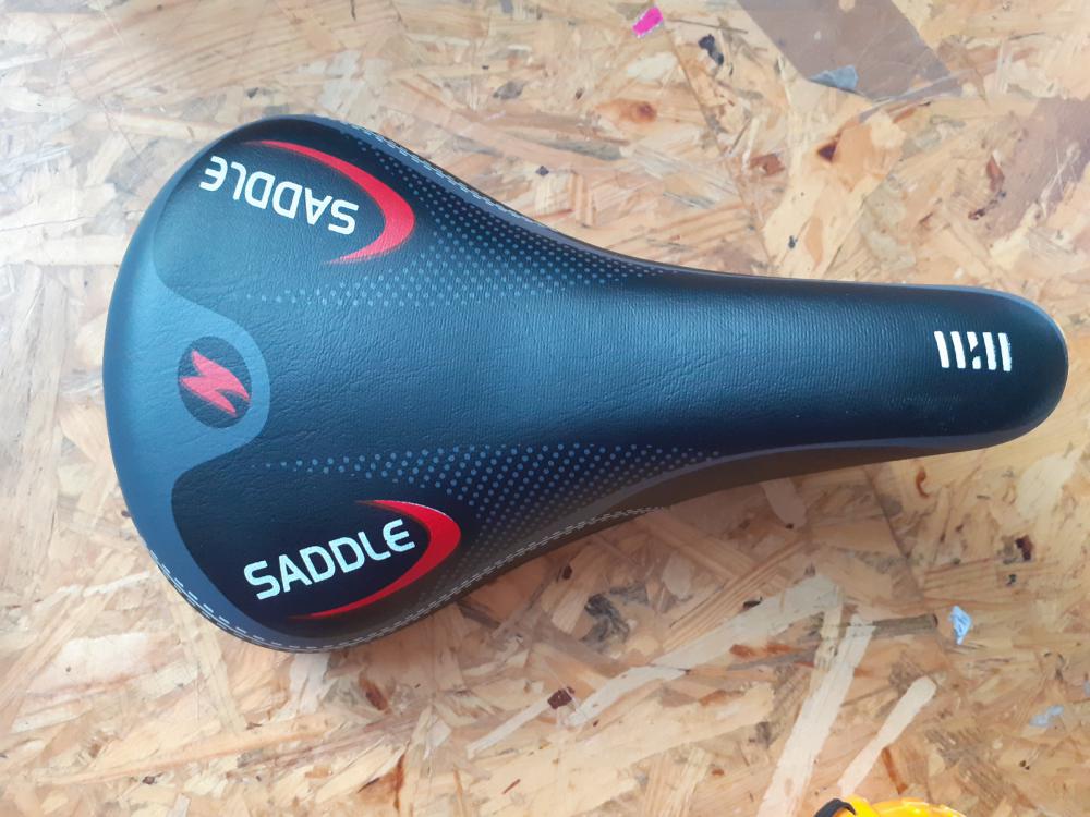 Sediste saddle crno sivo crveno