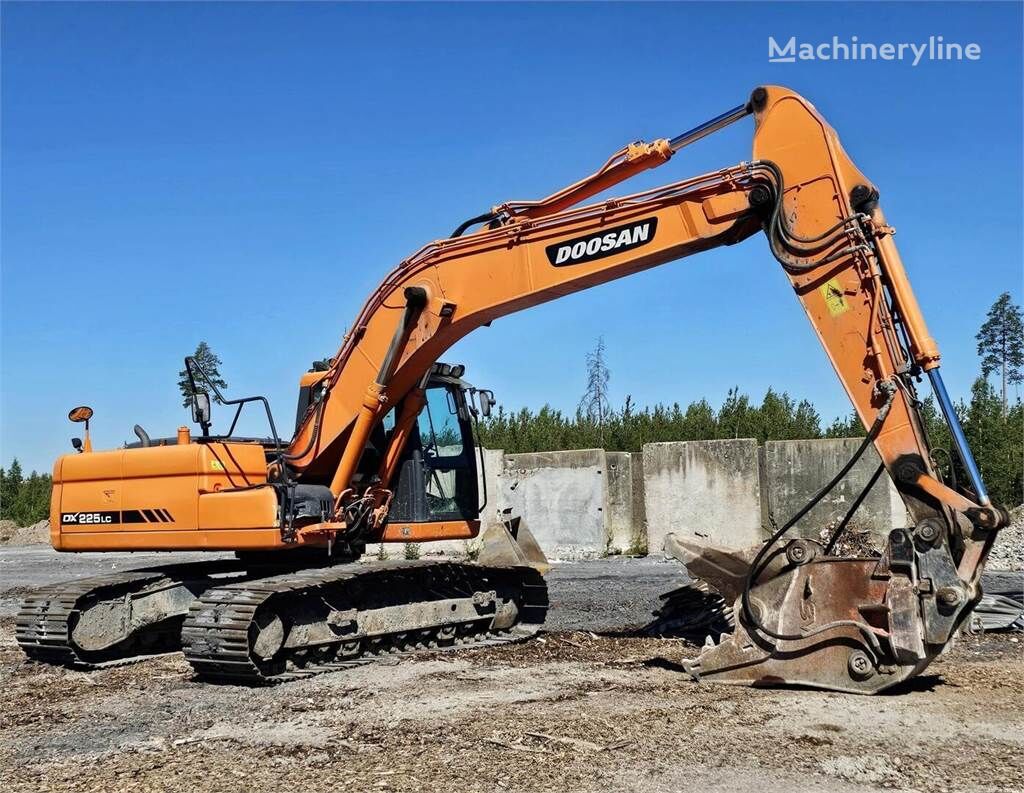 Doosan DX225LC bager guseničar