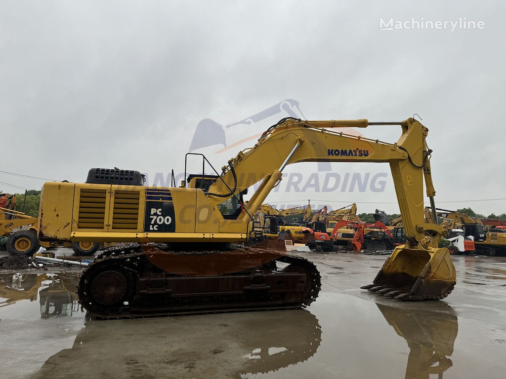 Komatsu PC700 bager guseničar