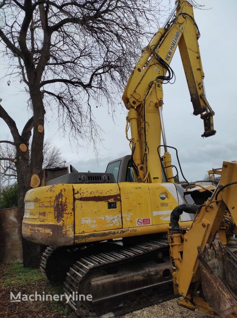 New Holland E245 bager guseničar