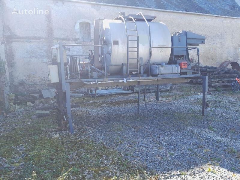 MENARD BOUILLE SUR BERCE 3000 LITRES rezervoar za bitumen