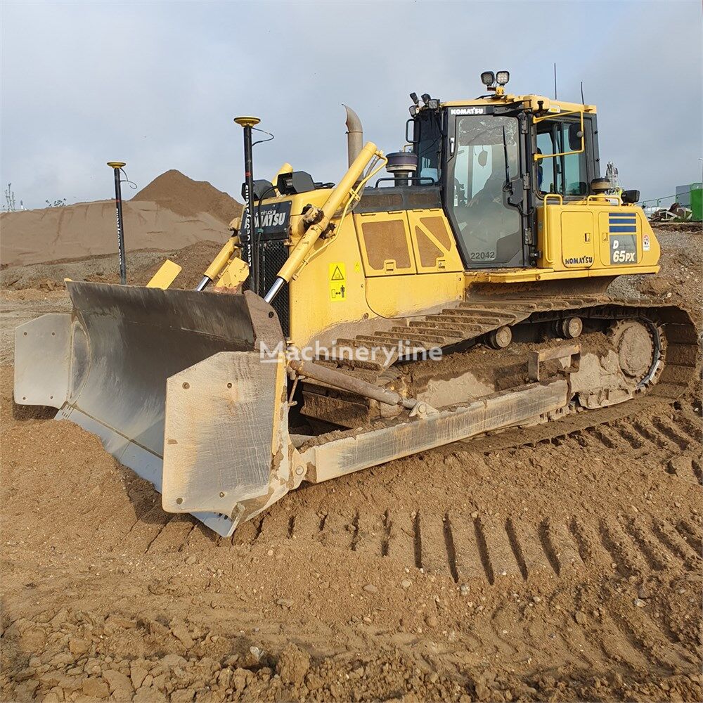 Prodaje se Komatsu D65 PX-18 buldožer na aukciji