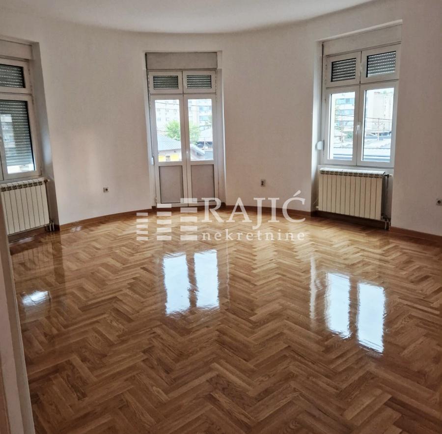 Vračar,Maksima Gorkog108m2,4.0-renoviran, salonski #4063 1.250 €