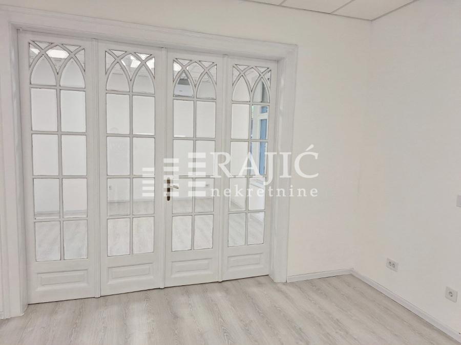 Centar(Gundulićev venac)100m2,4.0 #4065 1.500 €