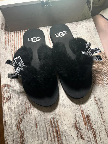 UGG japanke sa krznom