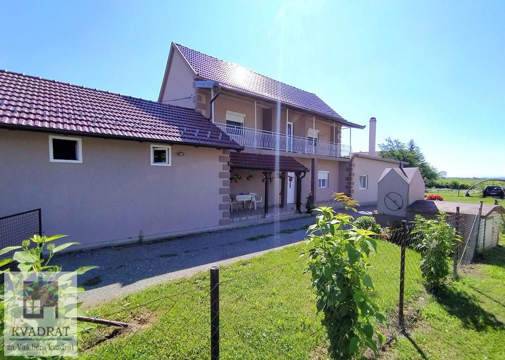 Kuća sa poslovnim prostorom 220 m², 13 ari, Ub, Lončanik –88000 €