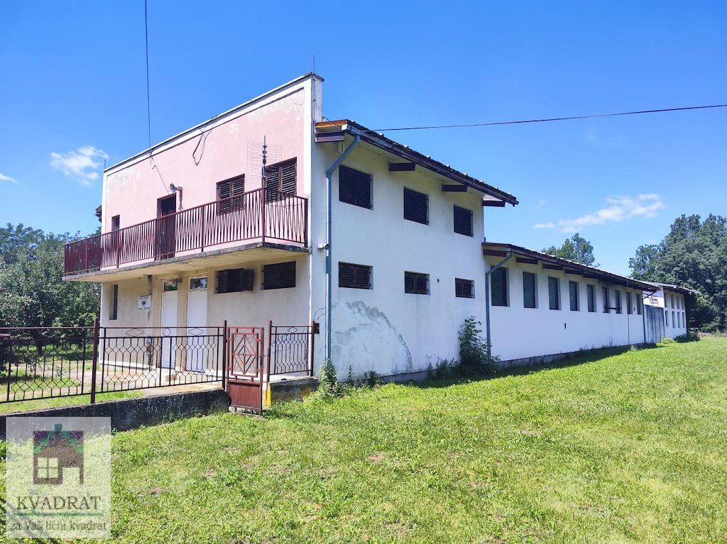 Poslovni prostor 302 m², Obrenovac, Vukićevica – 600 €