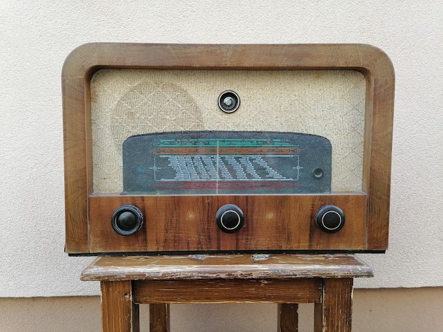 Radio aparat Jastrebac 54-4 Nikola Tesla
