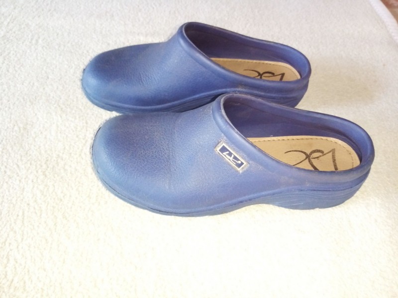 PAPUCE GUMENE VEL 37 GAZ 23,5 CM