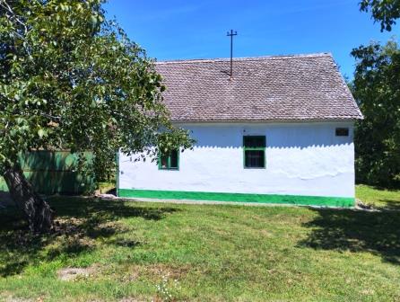 Prodaje se stara kuća u selu Mramorak, Kovin, Pančevo