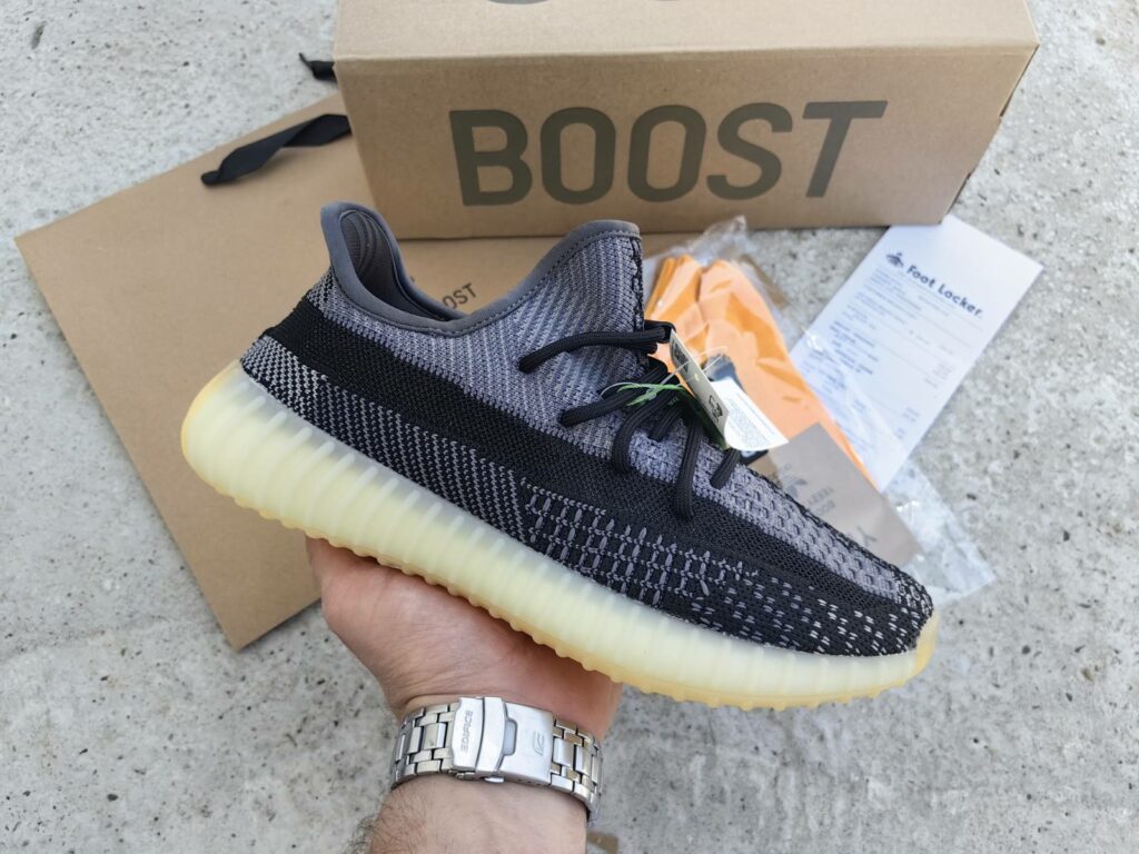 Adidas Yeezy Boost 350 V2 Carbon