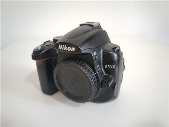 Nikon D5000 (telo)
