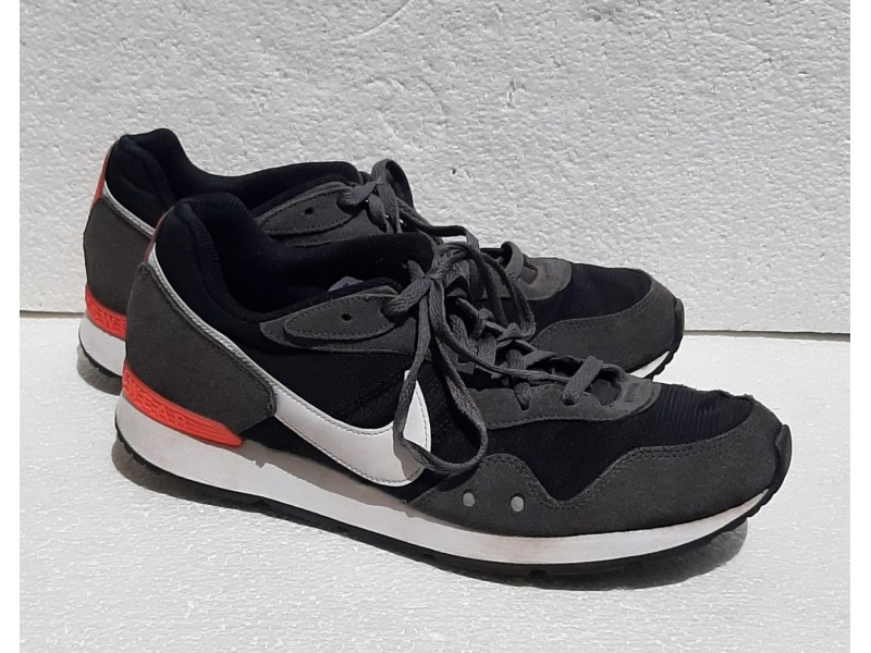 *NIKE VENTURE RUNNER* 46/30cm