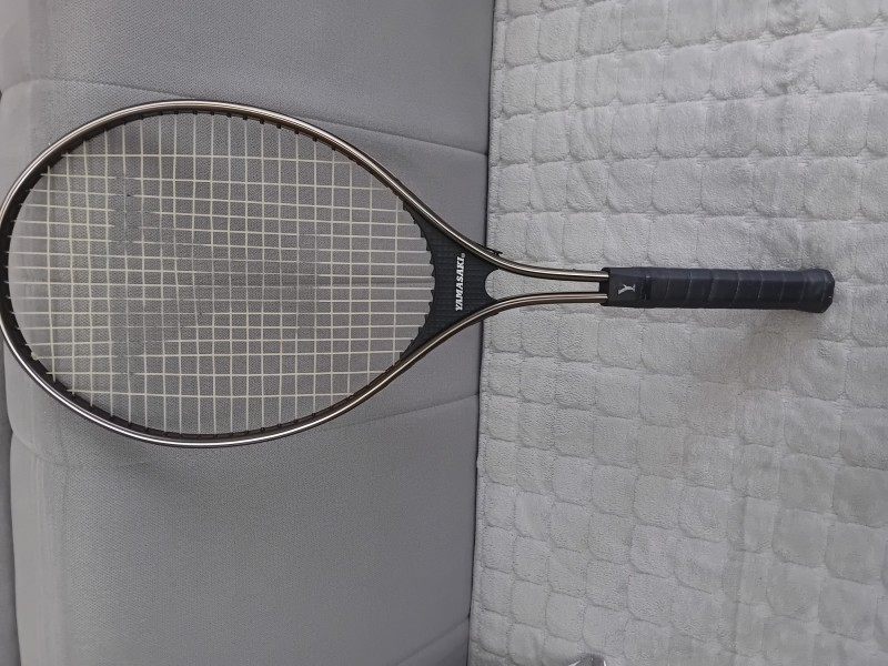 Yamasaki Tennis Racquet ocuvan