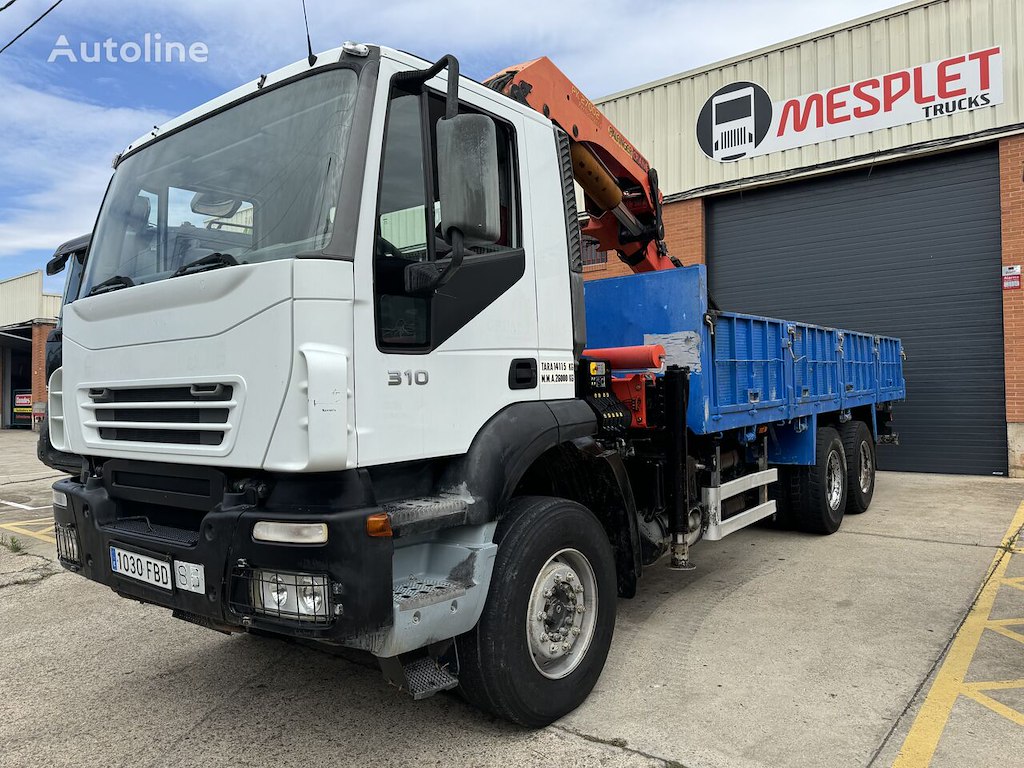 IVECO Trakker 310 kamion s ravnom platformom