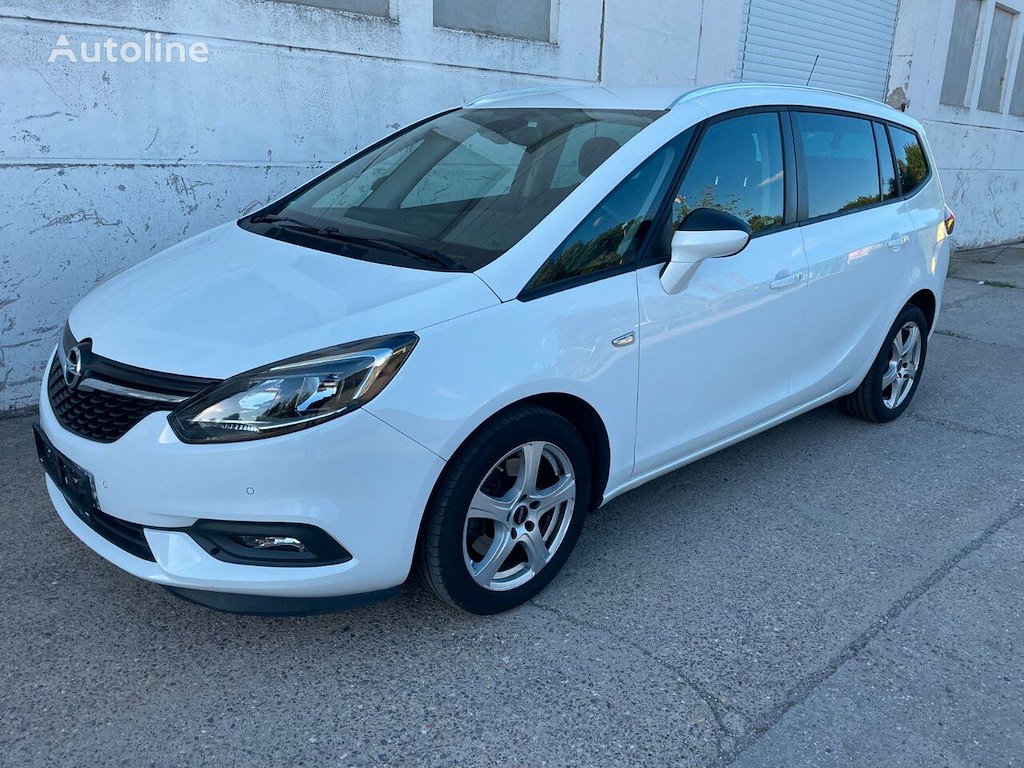 Opel Zafira minivan