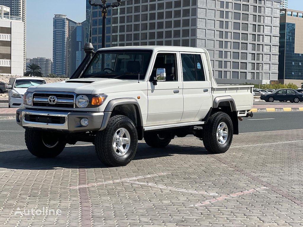 Toyota Land Cruiser Pick Up terenac