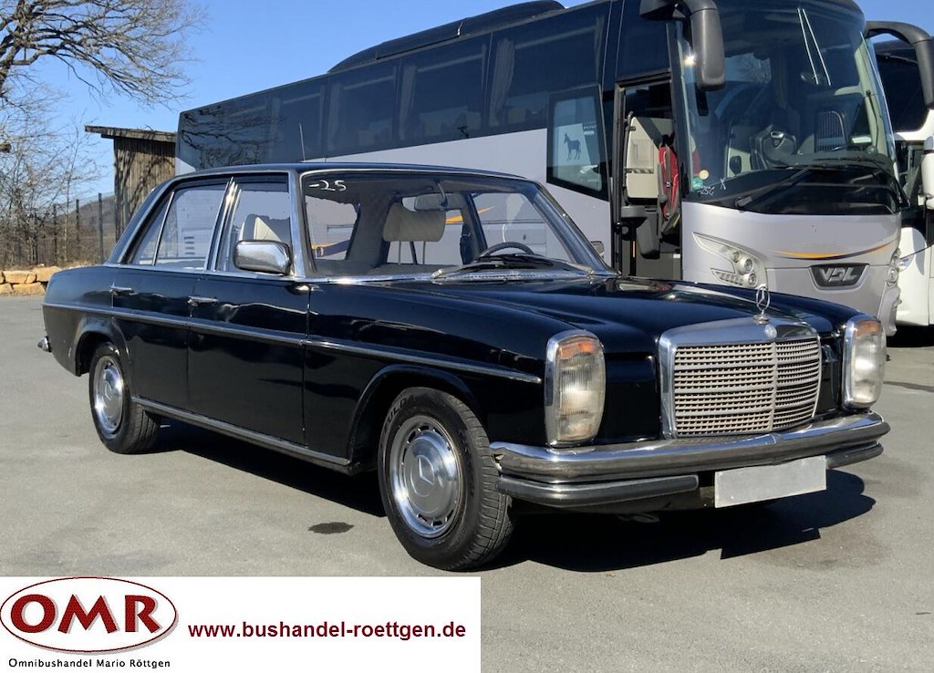 Mercedes-Benz 200 D / 8 sedan