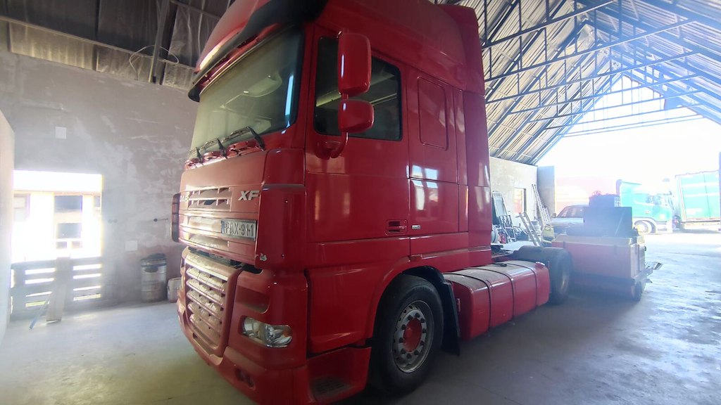 DAF XF 105.460 tegljač