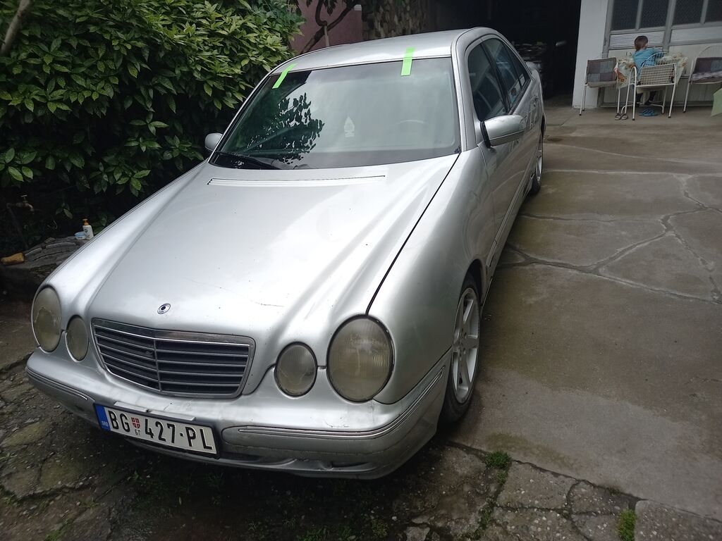 Mercedes-Benz E 200: 1.9 l | Limuzina