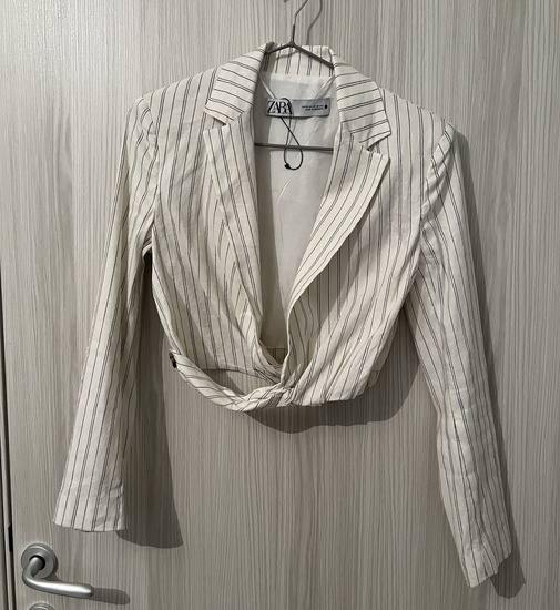 Zara crop blejzer