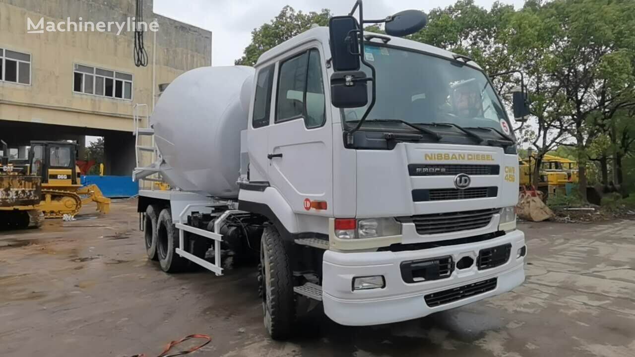 Nissan CWB 459 kamion s mešalicom za beton