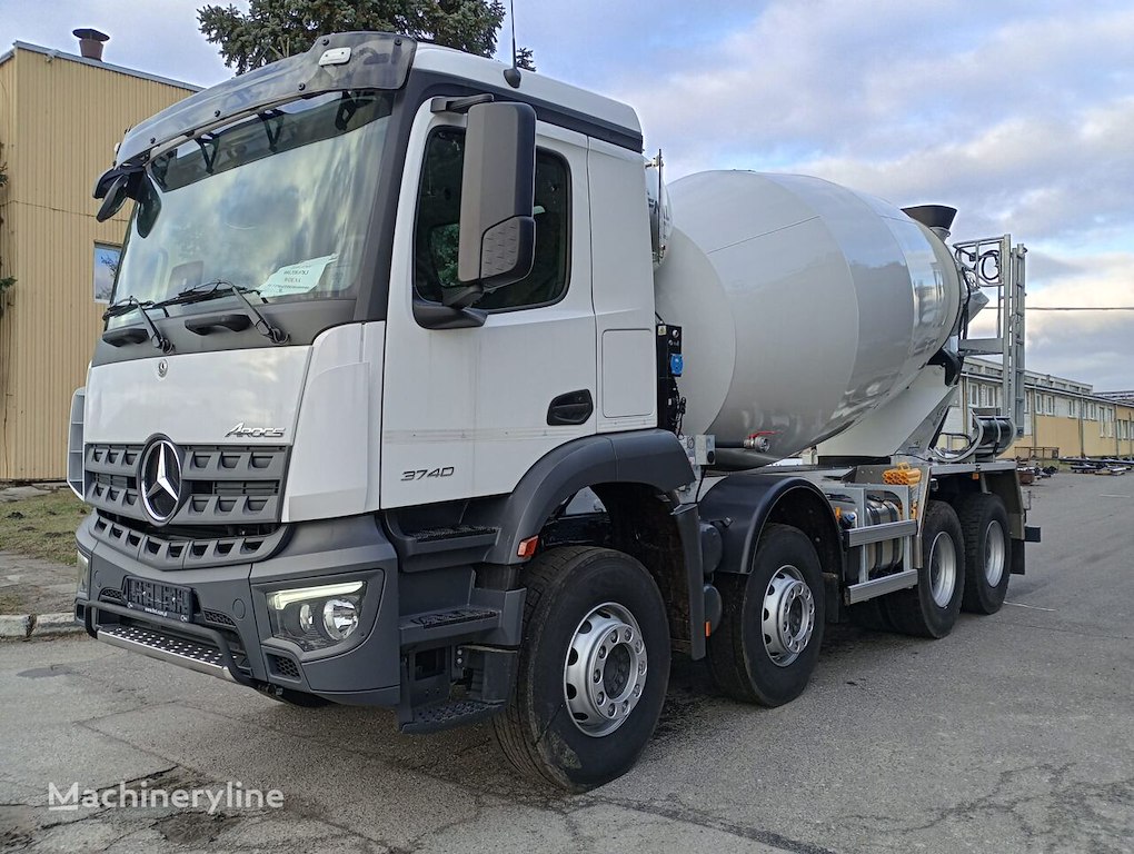 Novi FML na šasiji Mercedes-Benz AROCS 3740 kamion s mešalicom za beton