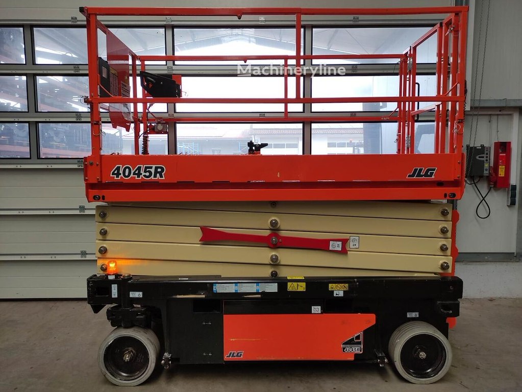 JLG 4045R makazasta platforma