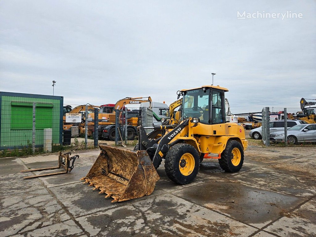 Volvo L 30 G prednji utovarivač