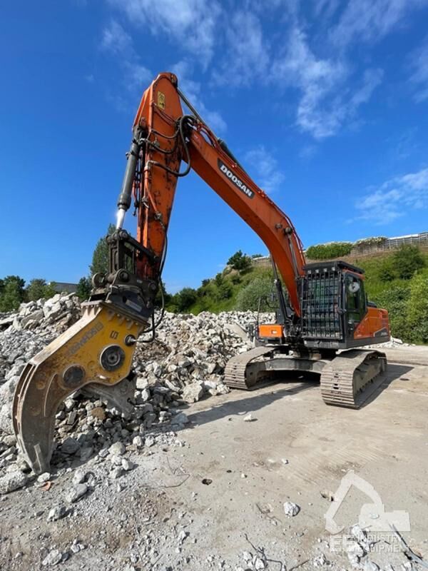 Doosan DX 255 LC-5 bager guseničar