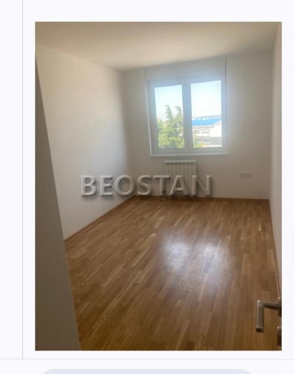 Sumadijske Divizije, Četvorosoban stan za izdavanje, 97m2, 790€