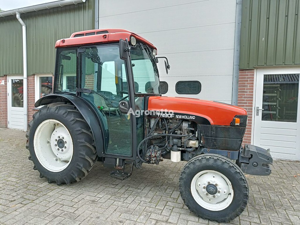 New Holland TN90F vinogradarski traktor