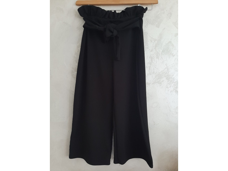 Crne pantalone kilote 38