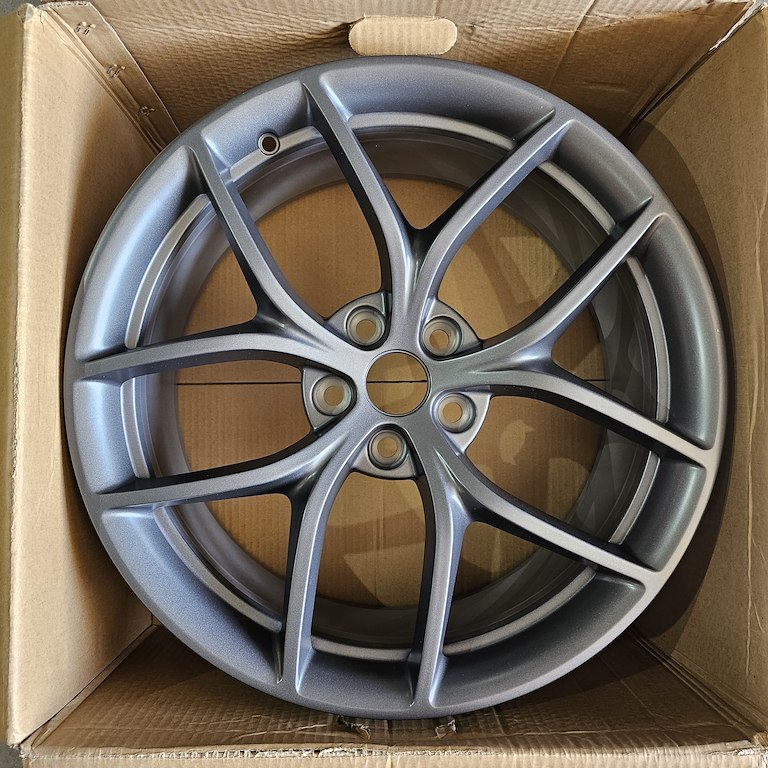 ORIGINAL ALU FELNE ZA TESLA
8.5J x19 ET35 5X114.3