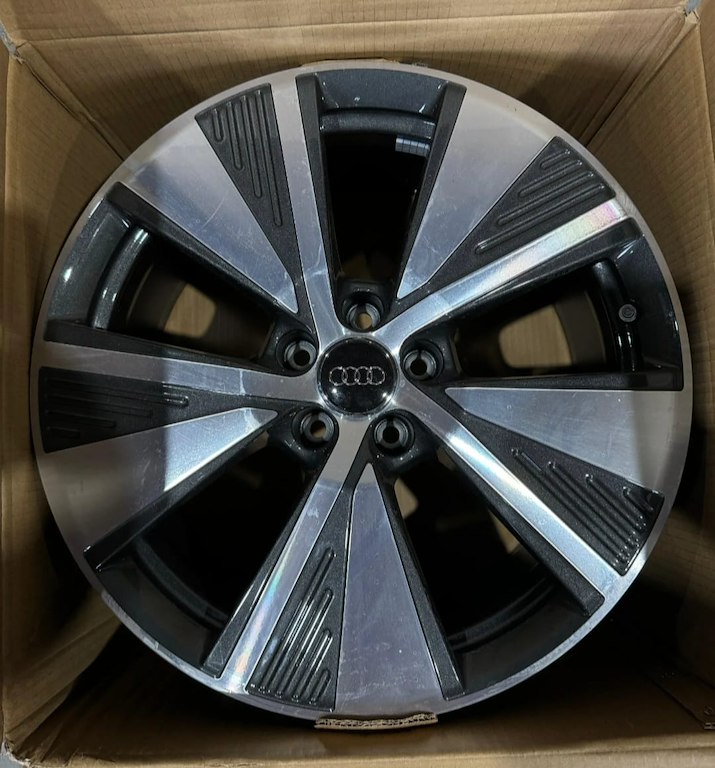 ORIGINAL ALU FELNE ZA AUDI
8.5j x19 et36 5x112