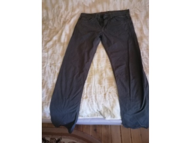 Tamno sive pantalone