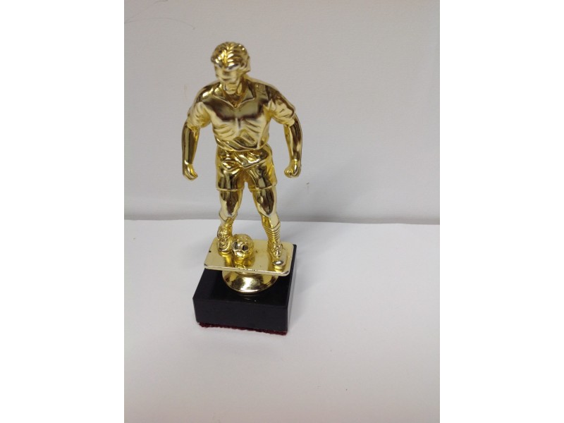 Fudbaler sa loptom. Figura Statua Trofej.15cm.