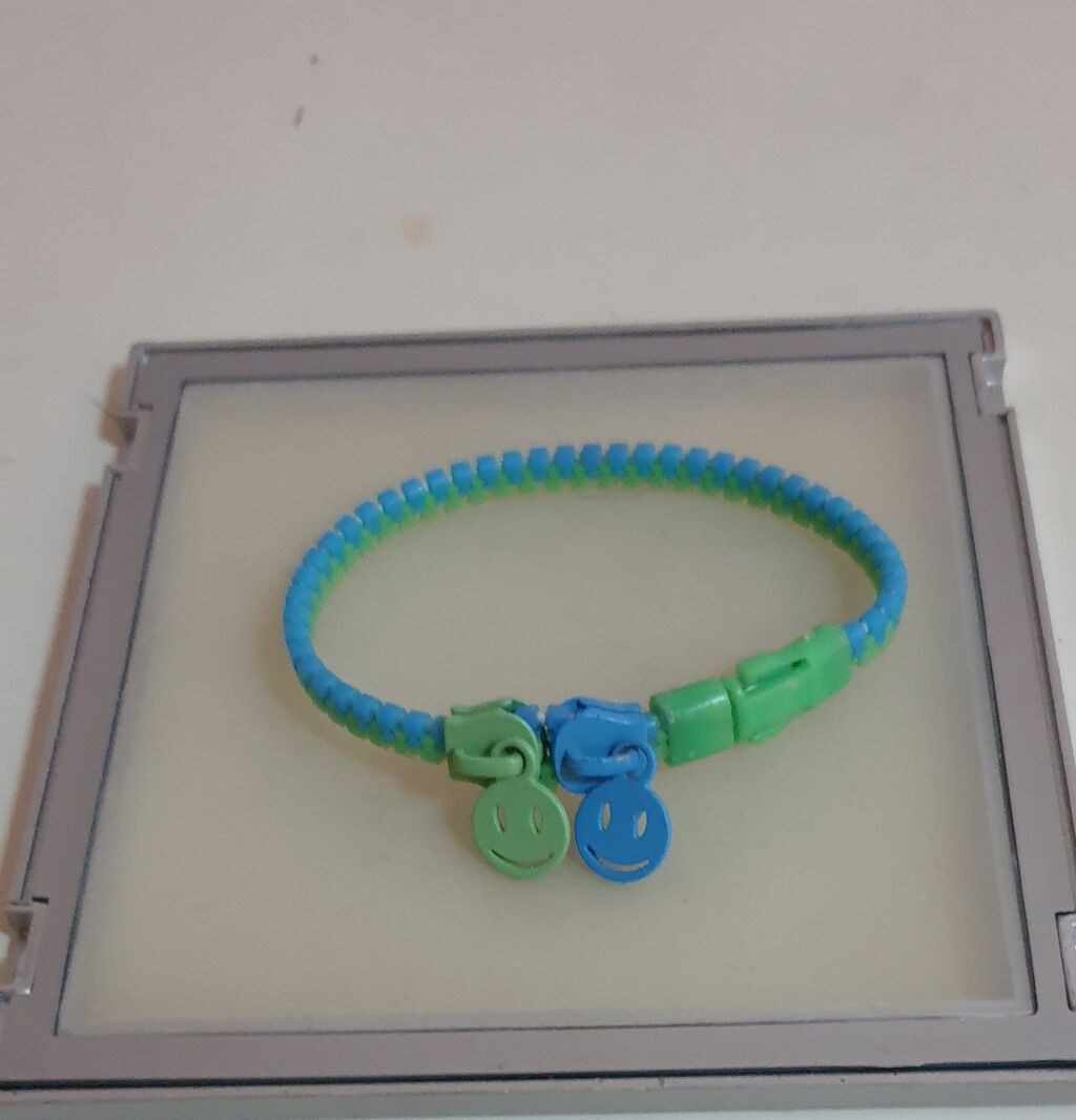 Benetton-smajli-pakovanje nakita za 1 cenu- made in italy