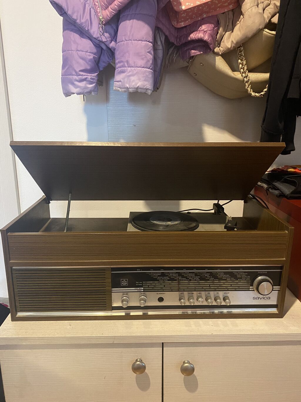 Radio SAVICA -gramofon, ploča u perfektnom stanju. Kontakt